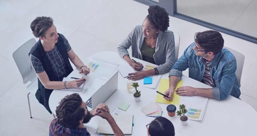 How to build resilient teams that thrive under pressure - Bayt.com Blog